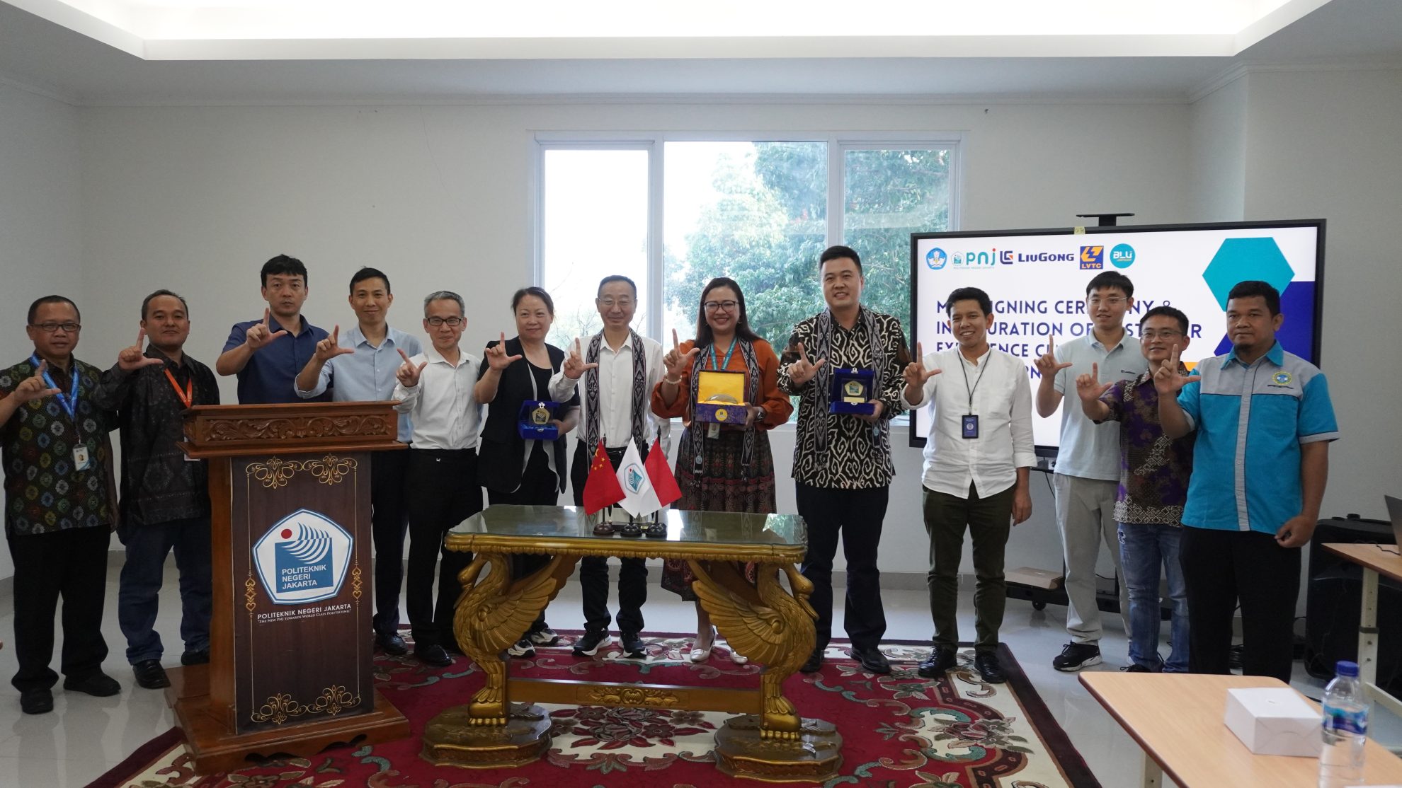 Together with International Partners, Liugong Indonesia Successfully ...